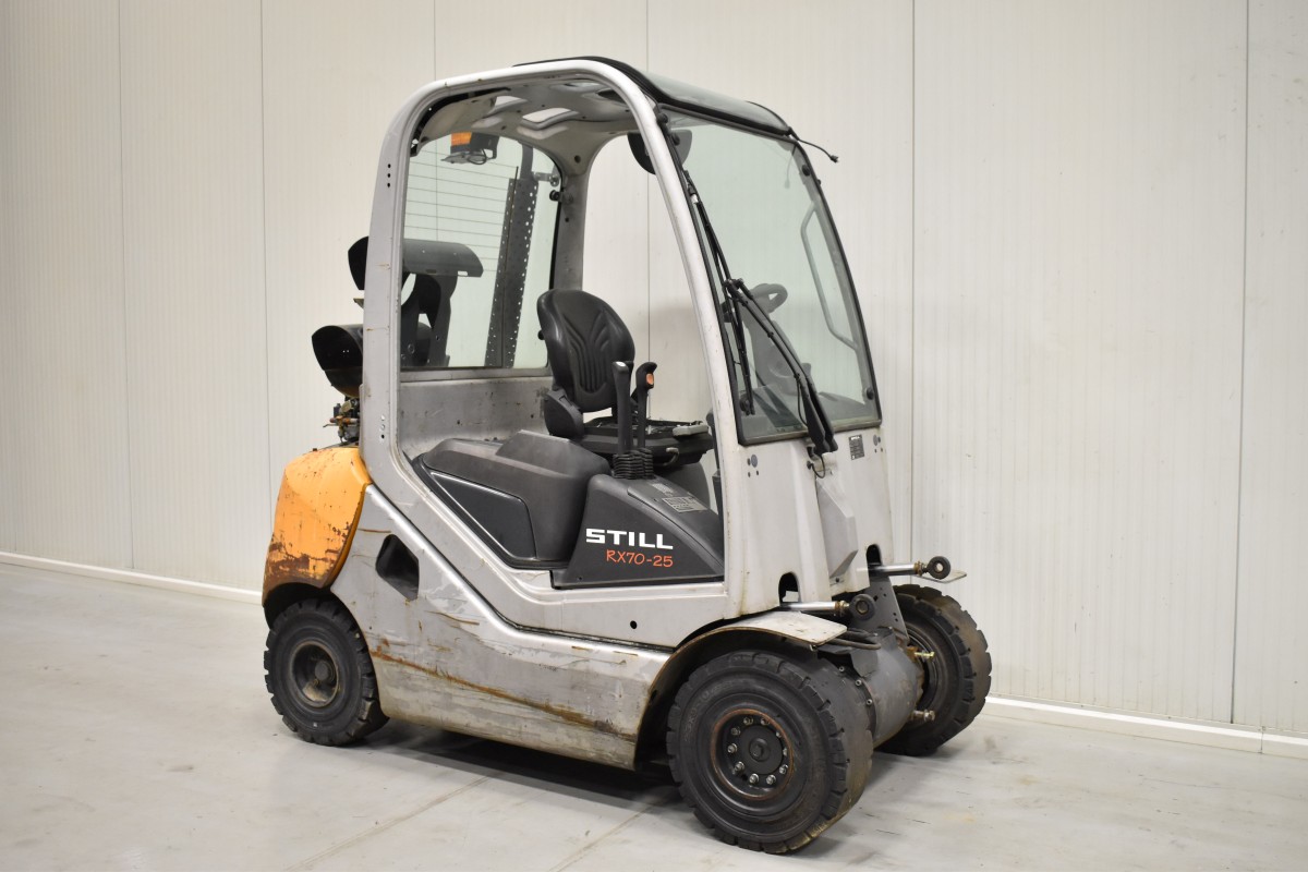 Vierradstapler STILL RX 70-25 T 25796 | DER BILLIGSTE STAPLER