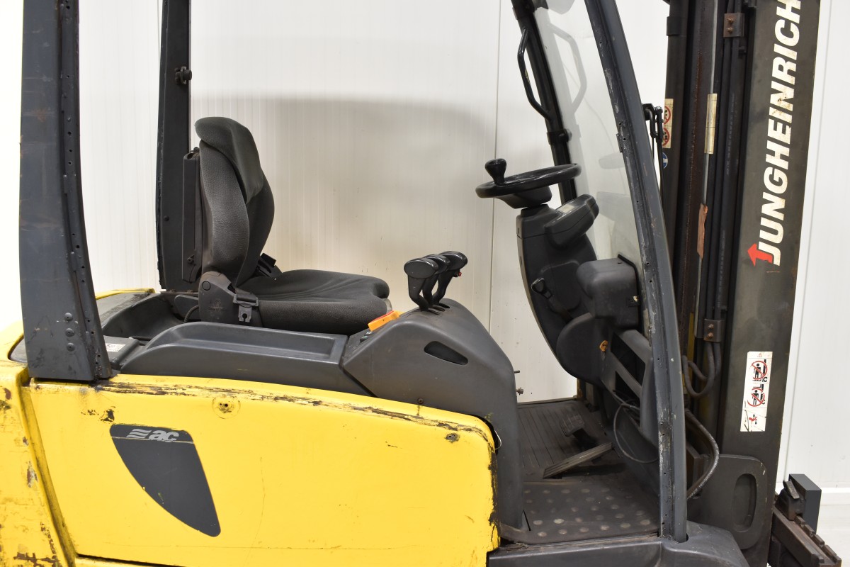 3-wheeled JUNGHEINRICH EFG 218 SP 29418 | CHEAP USED FORKLIFTS