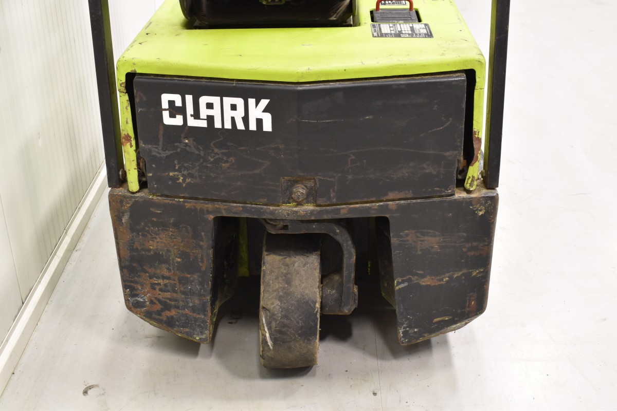 3-wheeled CLARK TM 12 31690 | CHEAP USED FORKLIFTS