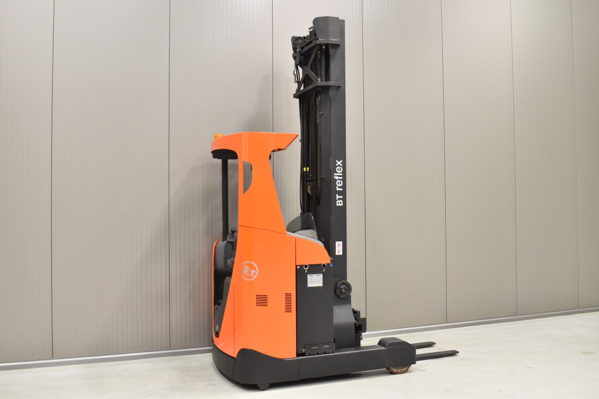 Chariot à mât rétractable BT RRE 160 32244 | CHARIOTS ELEVATEUR LES ...