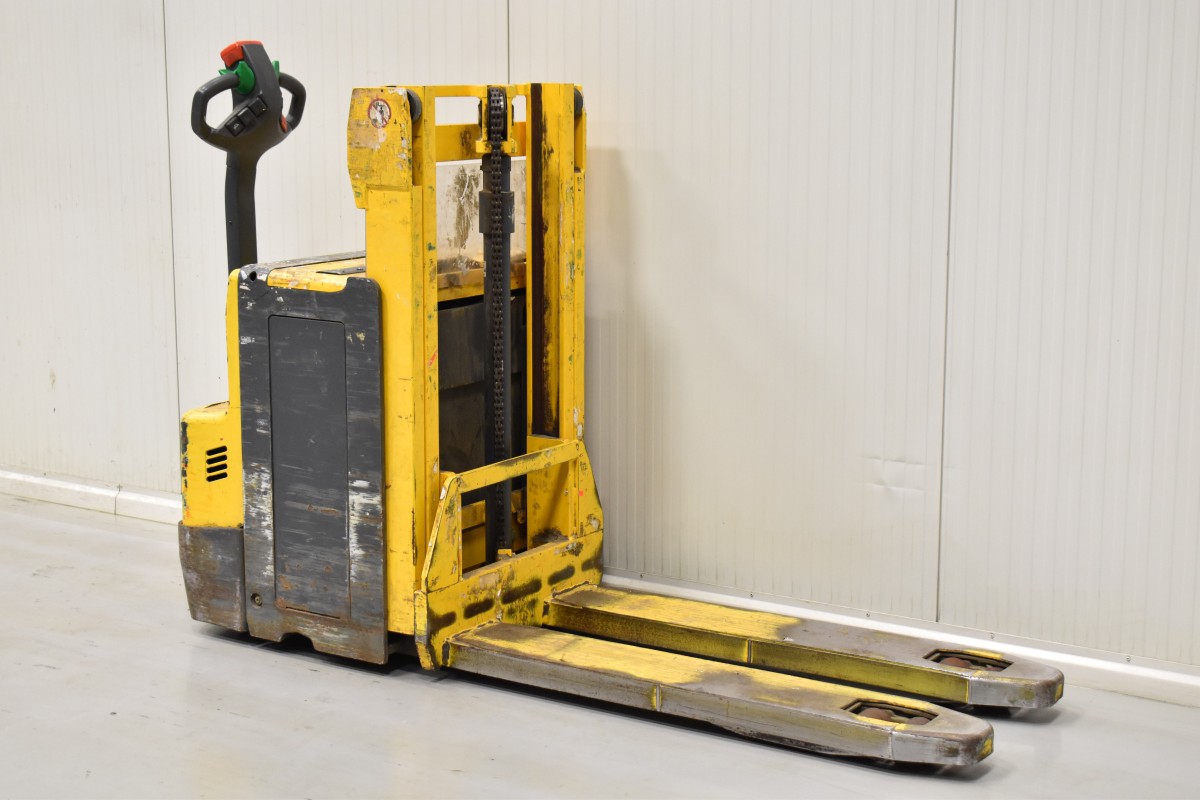 Viljuškar za manuelno vođenje za visoko dizanje JUNGHEINRICH EJD 220 ...