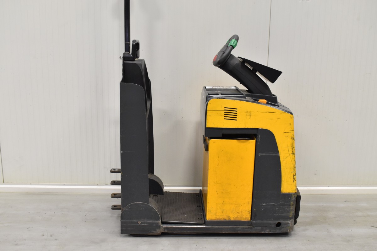 Tow tractor JUNGHEINRICH EZS 130 42409 | CHEAP USED FORKLIFTS